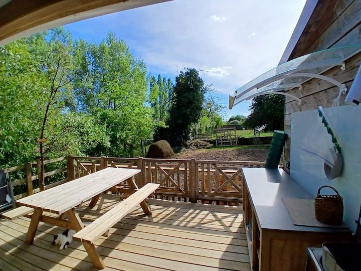 Grand Chalet Bois Avec Terrasse Et Espace De Jeux - Parthenay