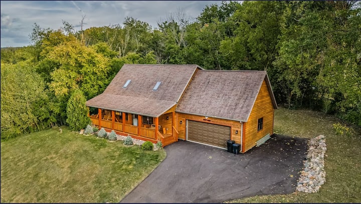 Coleman Lodge | Walk To Devils Lake & Brewery - Baraboo, WI