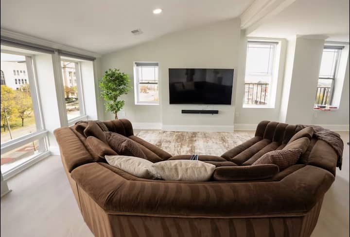 Bmores Biggest Downtown Home14br/12baparking - Baltimore, MD