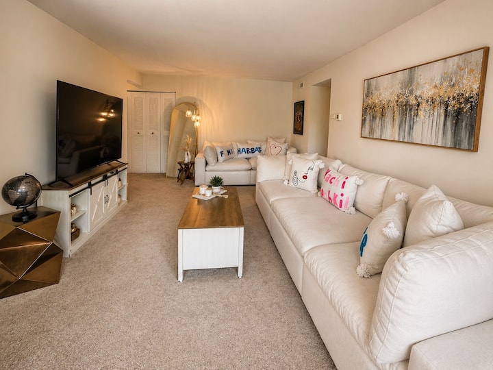 Spacious 1br, Pool View & Convenient Location - Alexandria, VA