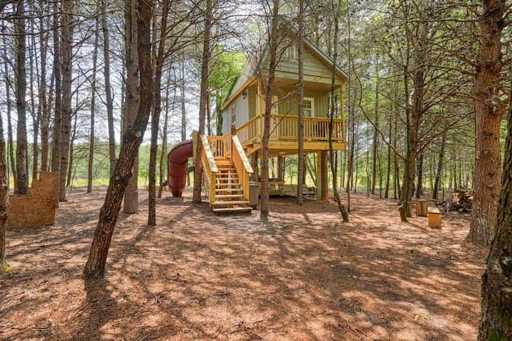 Treehouse At Persimmon Farm - Tryon, NC