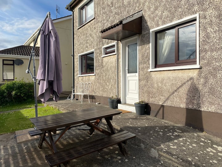 Seaside Centrally Located Two Bedroom Apartment - Tramore