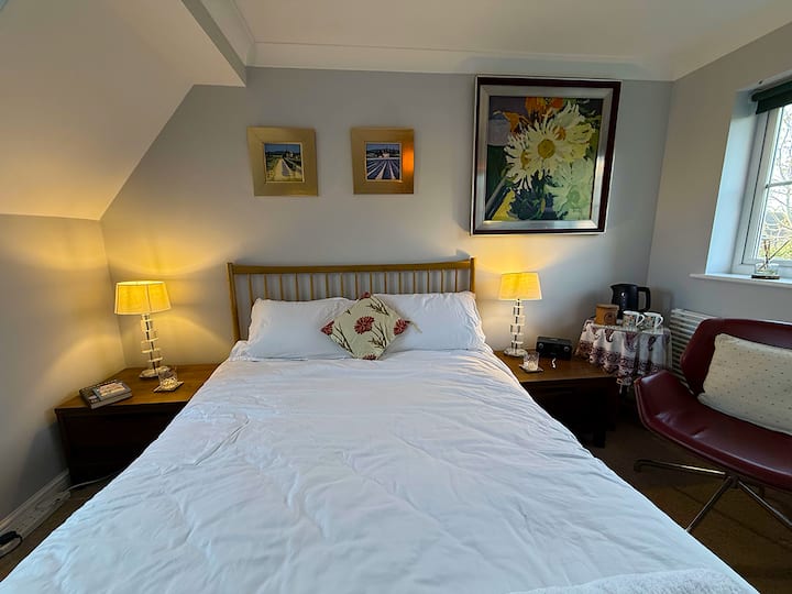 The Felbrigg Light Room – Bright King Bedroom - Downham Market