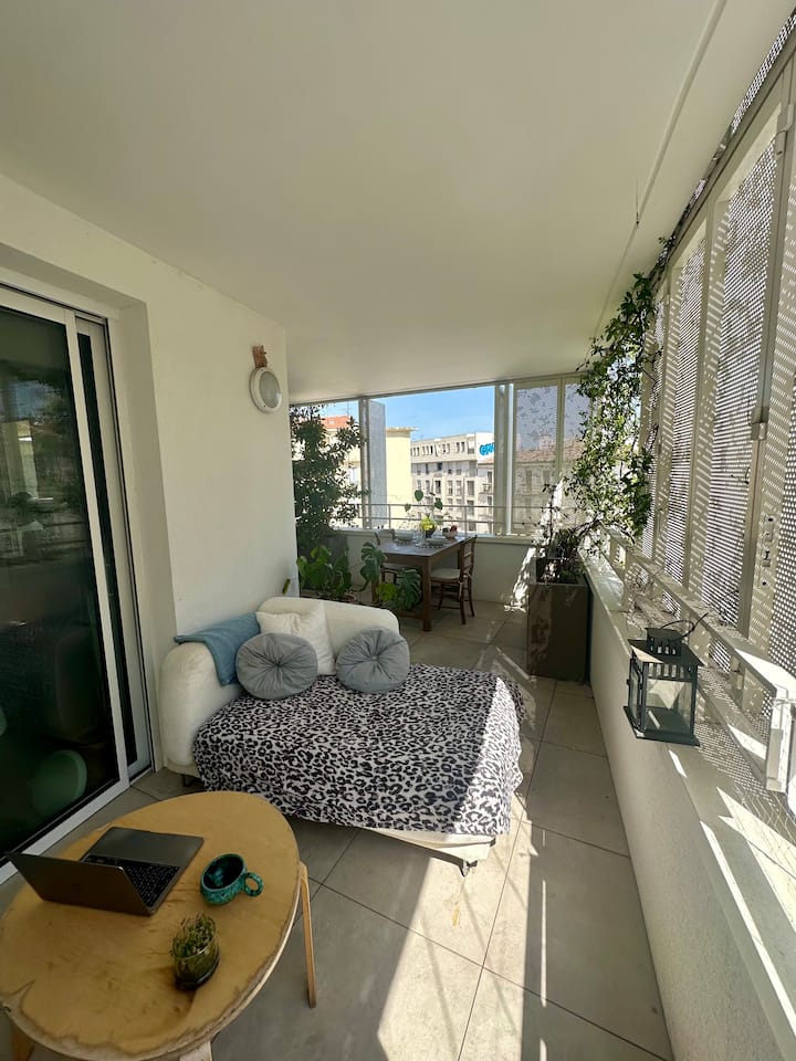 Paradis Eden | Hyper-centre, Terrasse Xxl, Parking - ibis Montpellier Centre Polygone