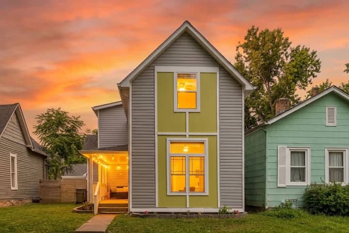 Chic 3br | Firepit & Private Yard | Ideal Location - Indianapolis, IN