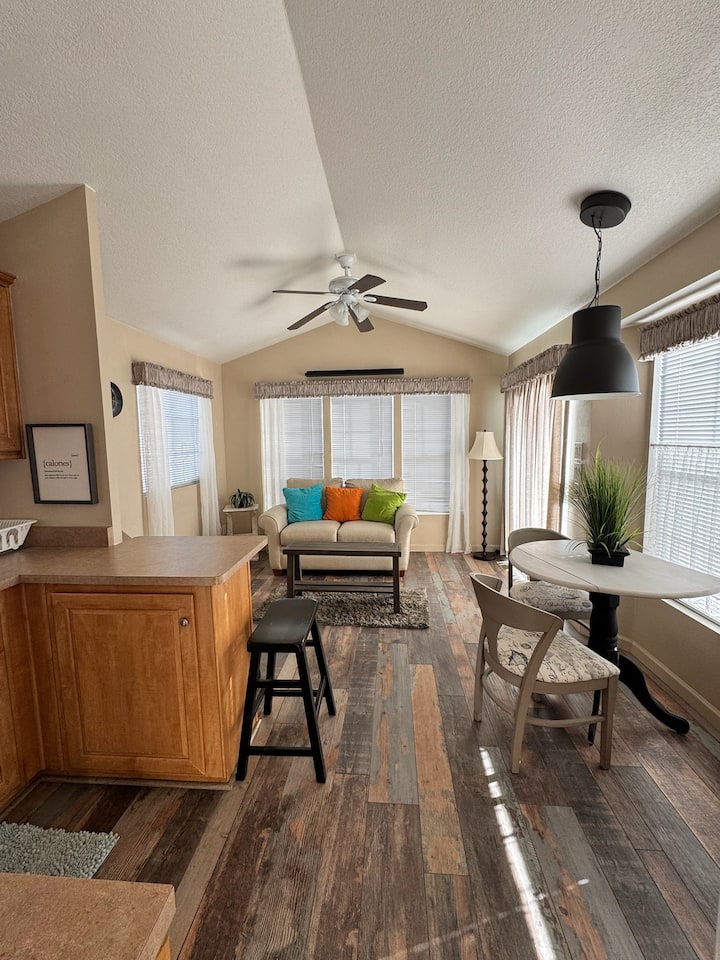 Cozy Park Model Close To Downtown Prescott! - Prescott, AZ