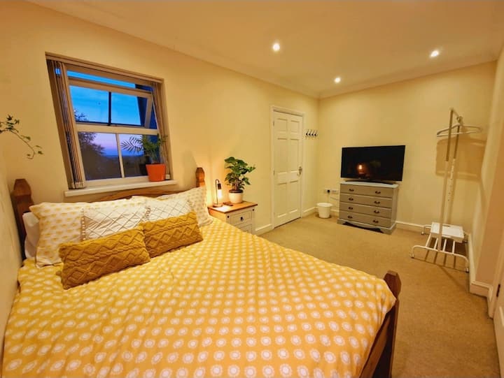 Double, En Suite Room - Milford Haven