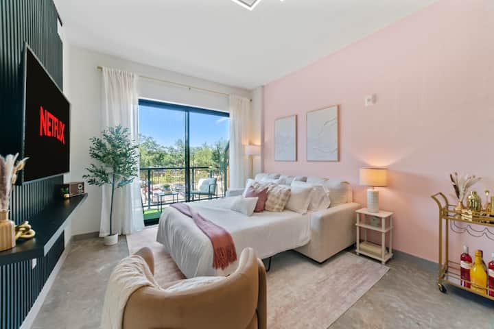 {Blush Shores} ~ Gym ~ Pool ~ Beach ~ Free Parking - Dania Beach, FL