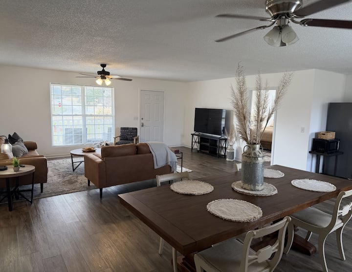 Corporate 3br House | Fast Wi-fi | Week&month Stay - Dalton, GA