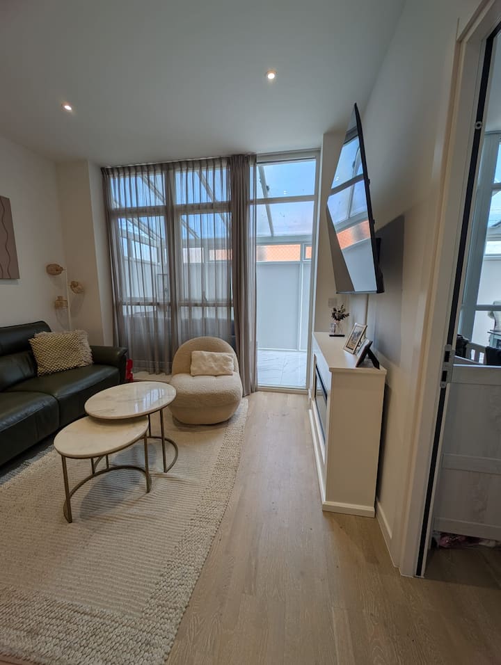 Luxury Apartment In Woking-surrey. Sleeps 6 - Woking