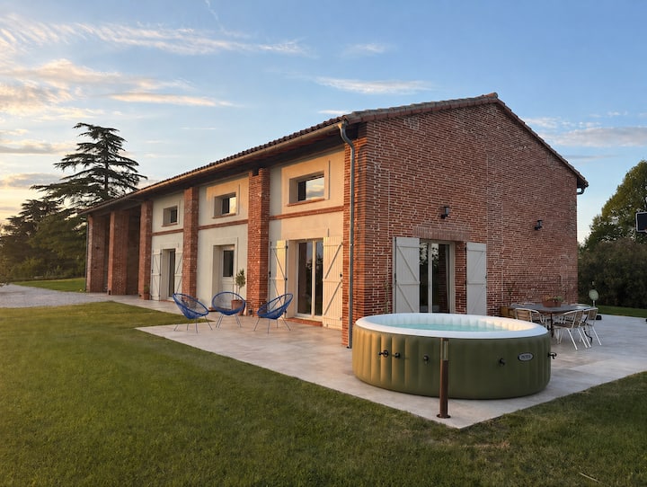 Grange Aménagée Avec Point De Vue Exceptionnel - Balma