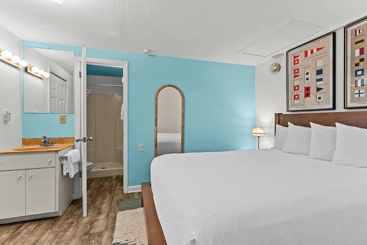 Water View Queen Suite W/ Pool & Free Breakfast - Big Pine Key, FL