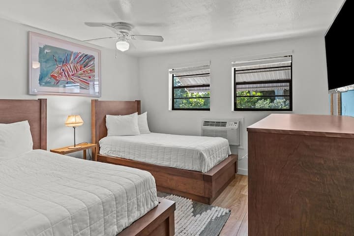 Twin Bed Getaway By Pool & Private Beach - Big Pine Key, FL