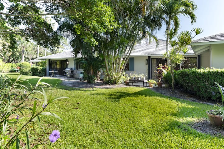 Modern 2br Cottage | Shared Pool | Sleeps 4-6 - Palm Beach Gardens, FL