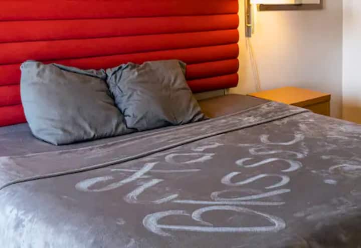 (North-221) King Bed Hotel Studio - Jackson, MS