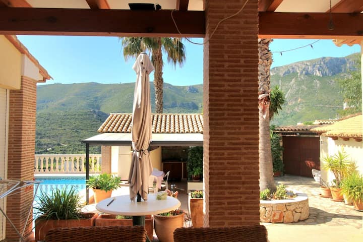 Oasis Con Piscina Y Jacuzzi Para 4 Personas - Oliva