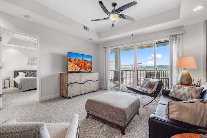 Luxury Condo Steps Away From Bms | 2br/2ba + Patio - Boone Lake, TN