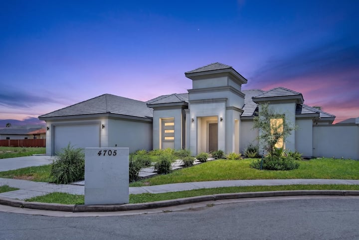 The Marilyn Monroe Modern Home In Mcallen - McAllen, TX