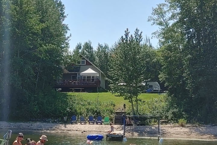 Lakefront 5 Bedroom Vacation Cottage - Lac la Biche