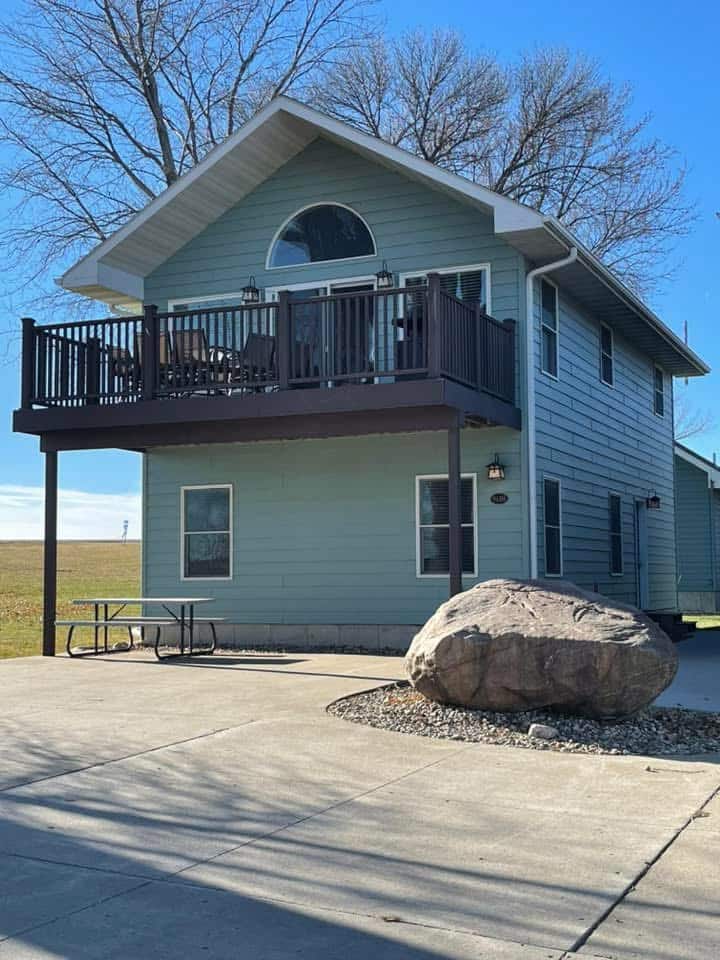 Lake Poinsett 5 Bedroom Beach Cottage - Lake Poinsett, SD