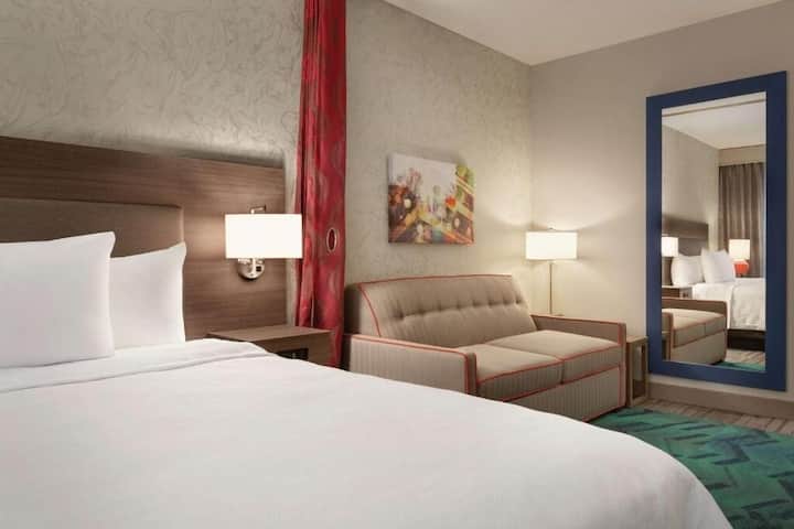 Spacious Suite W/kitchenette | River North Chicago - Chicago, IL