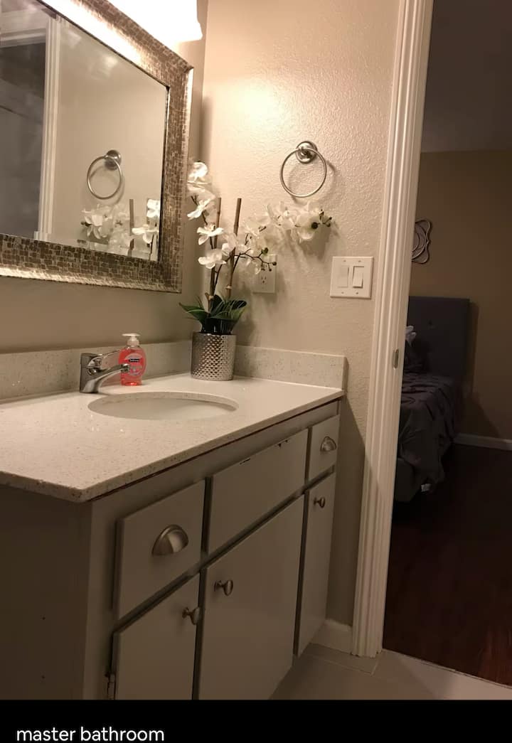 Family-friendly 5br/4ba Home With 2 Garages - Modesto, CA