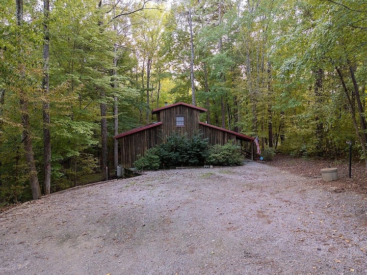 Cozy 3-bedroom Cabin With Private Dock - Gilligans island, Clarksville