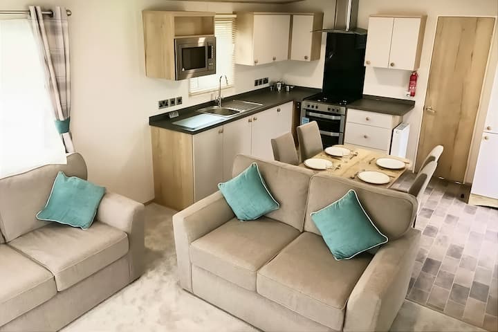 Spacious Caravan - Durdle Door Holiday Park - Lulworth Cove