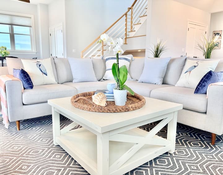 Beach Block Coastal Retreat | 5br, Views, Elevator - Ocean View