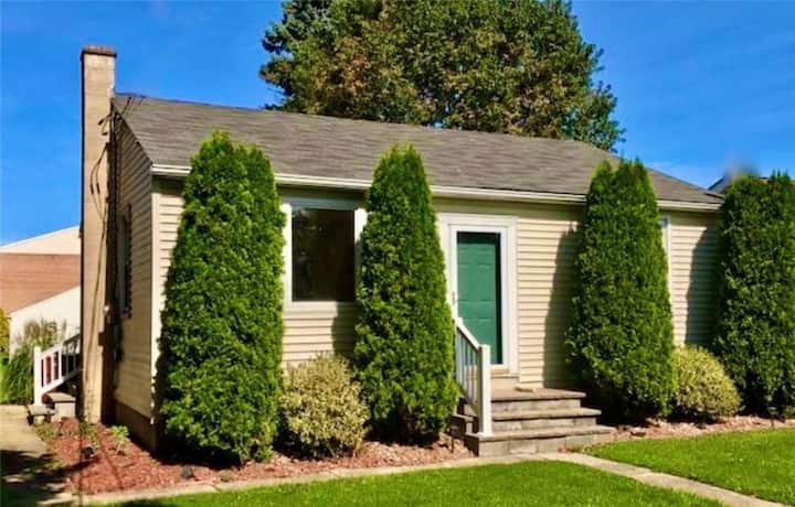 Charming 2 Bedroom Home 5 Mins From Abe Airport - Allentown, PA