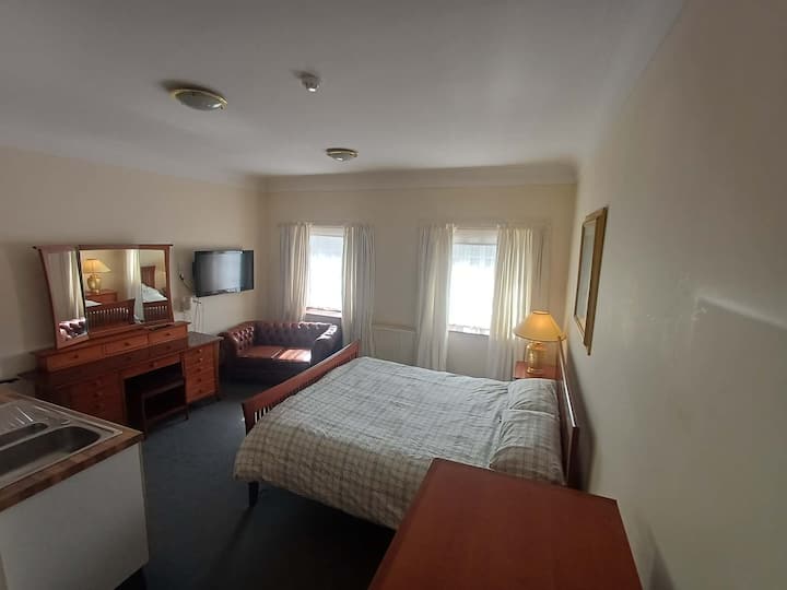 Studio 10. Marina View - Bangor, UK