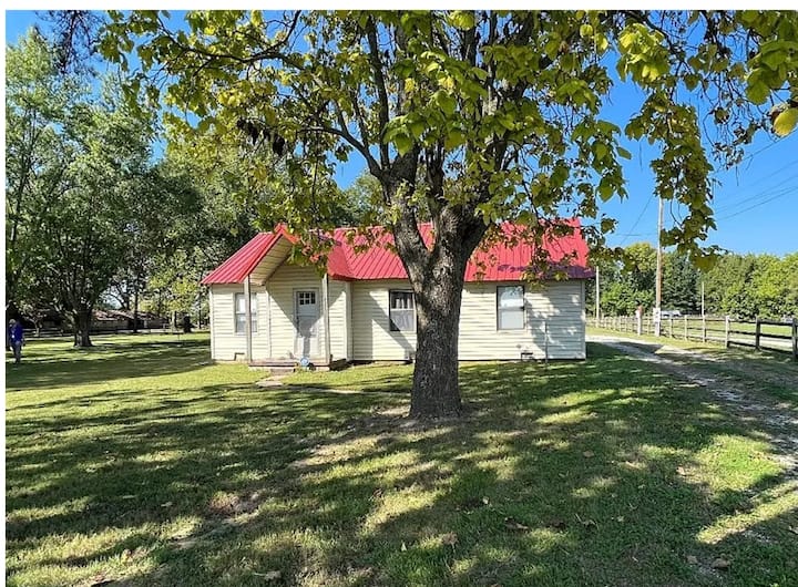 Charming 4br House Near Lake Sequoyah Sleeps 8 - Fayetteville, AR