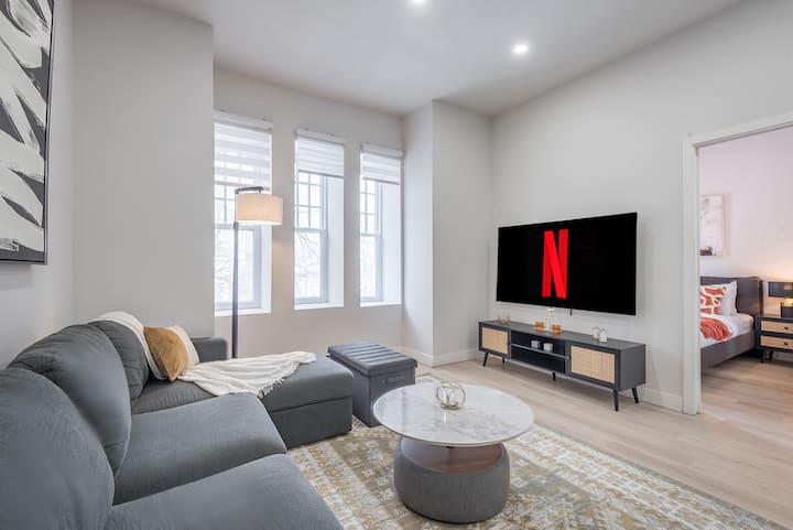 Central Montreal 1br | Walk Everywhere - LaSalle