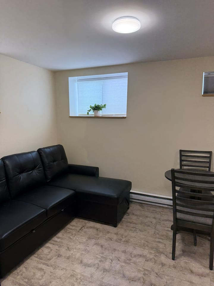Cozy Downtown Whitehorse Studio - Whitehorse, Canada