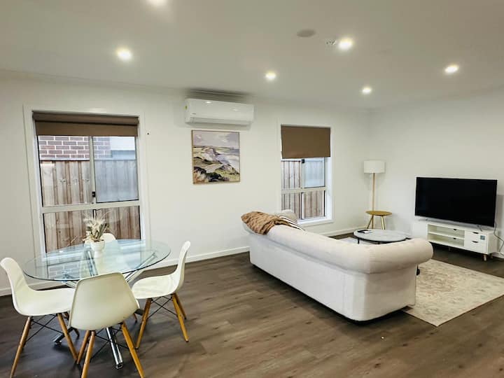 Spacious 4br Family Retreat W/secured Parking - Little River, Australia
