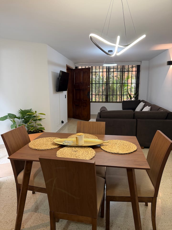 Laureles Luxury Retreat | Prime Location + Parking - Medellín