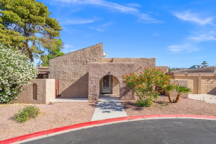 Vegas Oasis | 10 Mi To Strip | Patio | Wood Stove - Las Vegas, NV