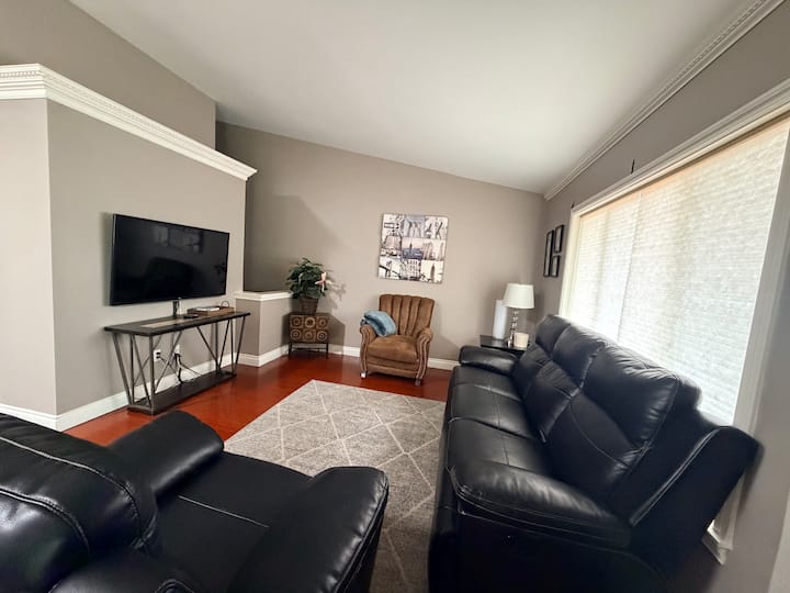 Anc Midtown 4 Bedroom 3 Bath Town House - Anchorage, AK