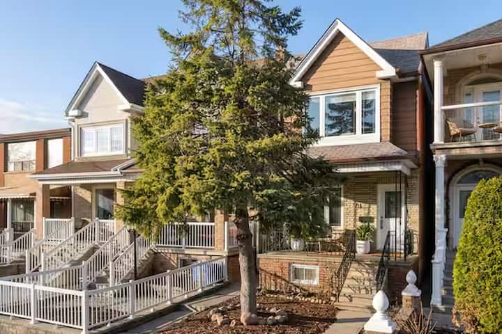 Modern Residence In Toronto’s West End - Mississauga