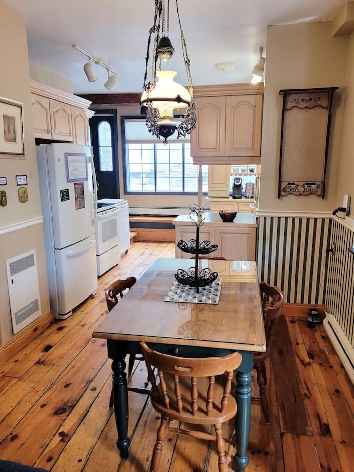 35a Vip Guest Suite|boutique Escape - Brockville