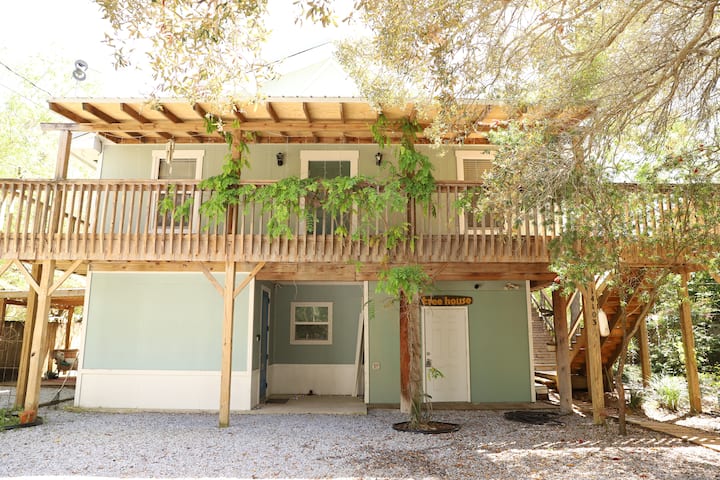 Treehouse Tucked In The Oak Trees In Perdido Key - Perdido Key, FL