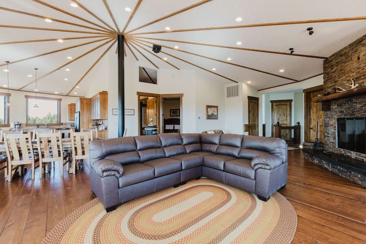 Mountain Retreat With Stunning Views - Sisters, OR