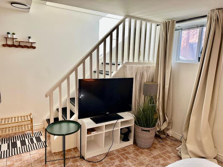 Bright And Cozy Leslieville Studio - Toronto