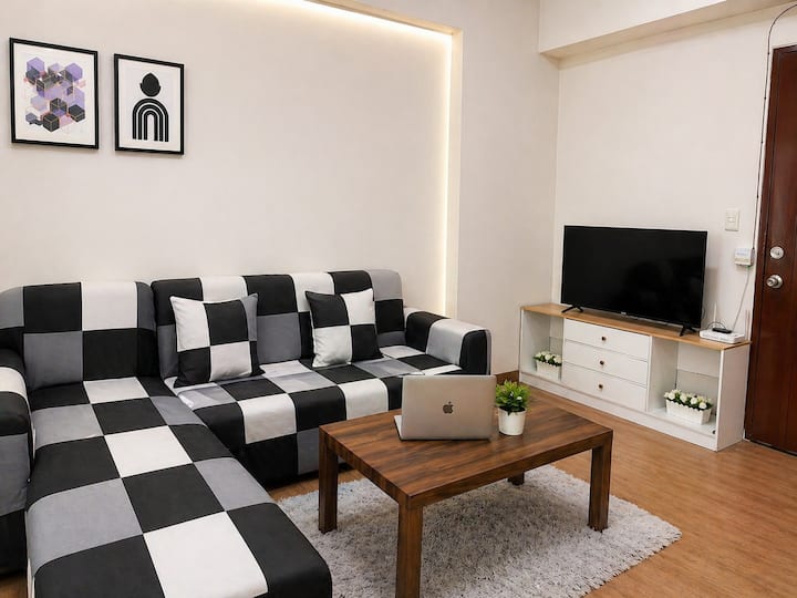 Cozy Alabang Condo W/ Pool • Near Malls & Airport - Muntinlupa