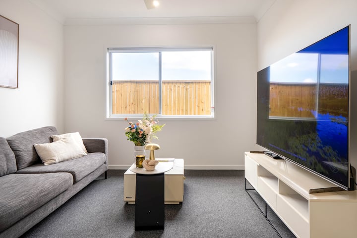 Backyard Days & Cozy Nights – 4br Ripley Stay - Ipswich, Australia