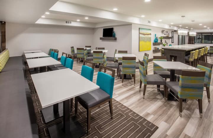 Stylish 3 Separate Hotelrooms W/ Parking&breakfast - Monterey, CA