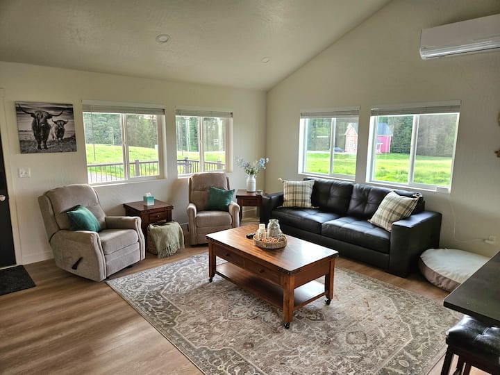 Little White Farmhouse Haven - Lake Pend Oreille, ID
