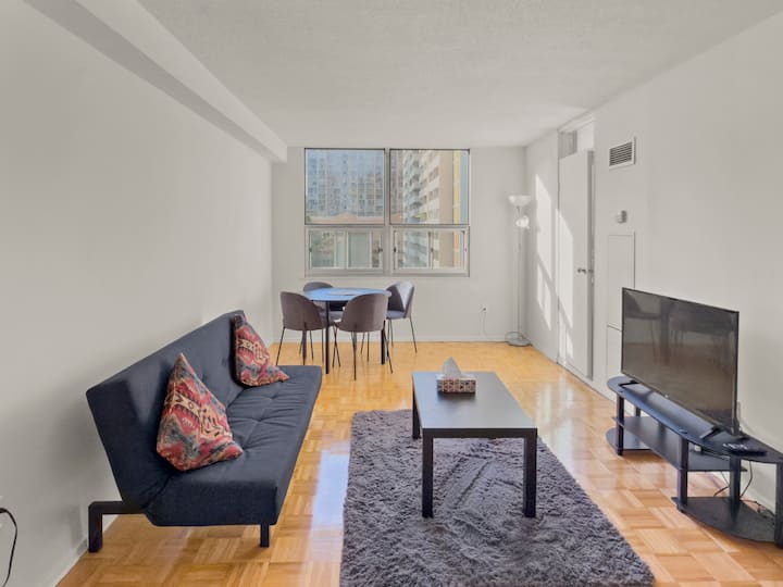 Cozy 1 Br Suite | Parking | Pool | Sauna - Toronto