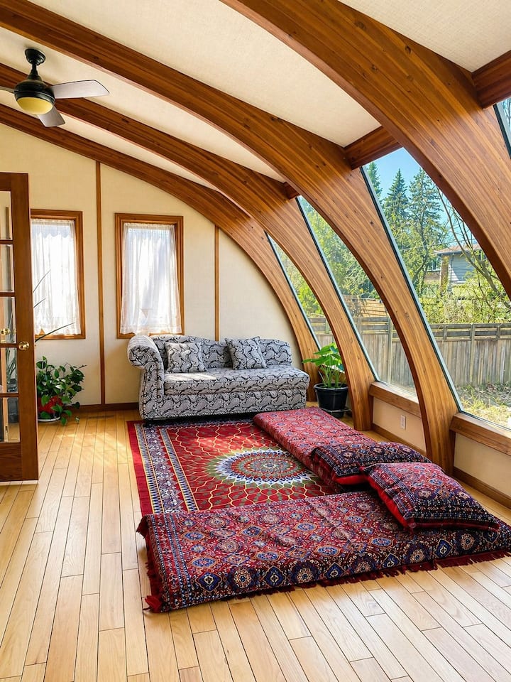 Large 5 Bedroom Getaway W/ Cozy Sunroom + Deck - Pickering