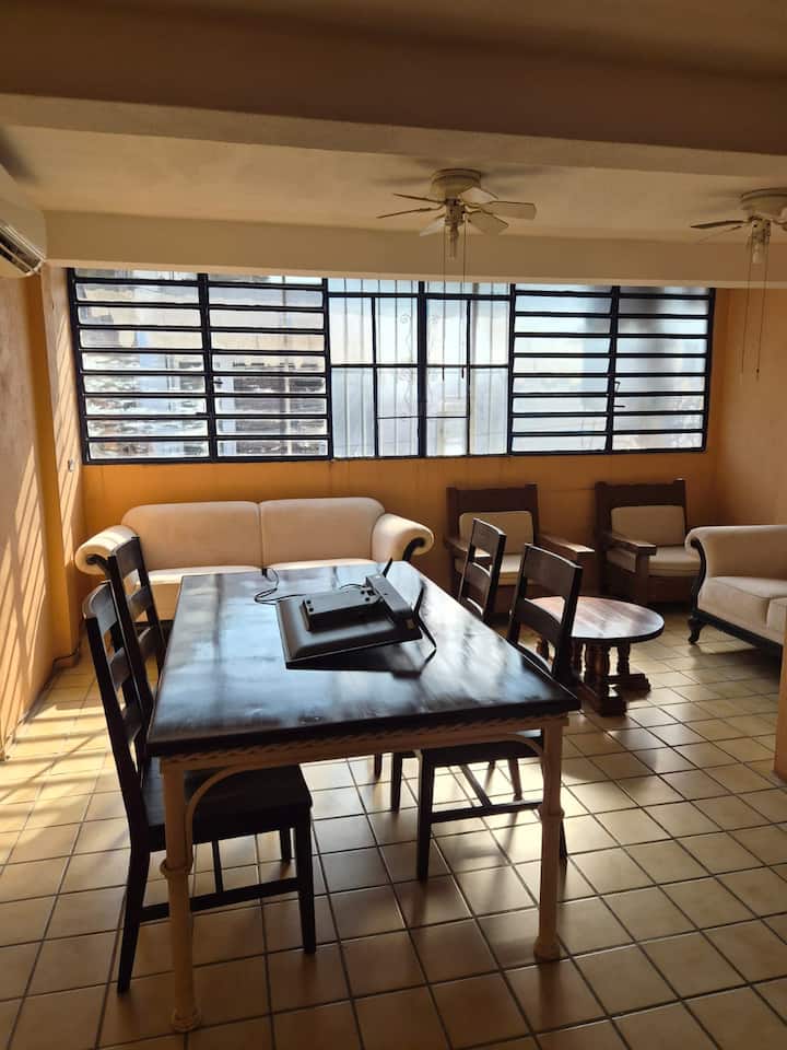 Depa Céntrico Con A/c En El Corazón De Villa - Villahermosa